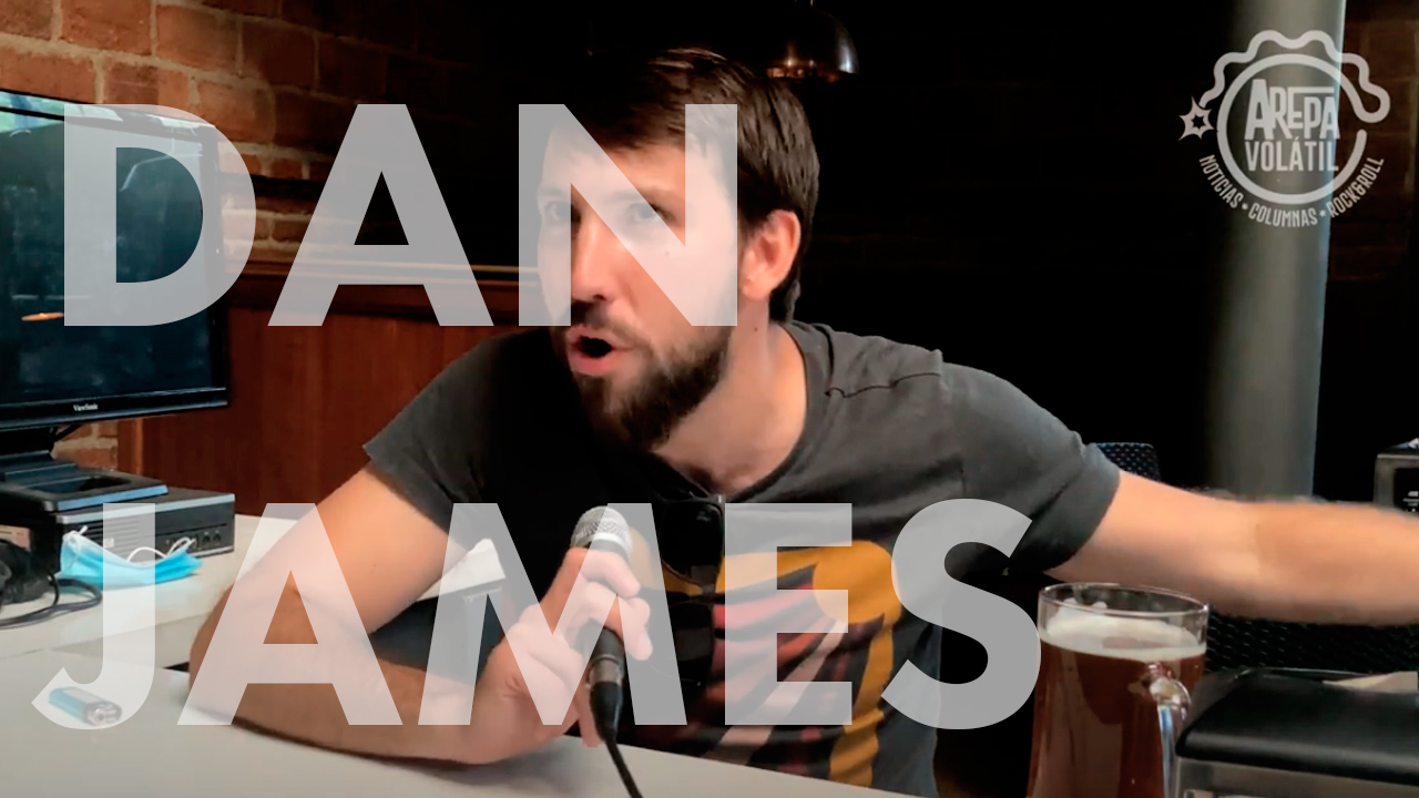 Conversando en backstage con Dan James en Chile