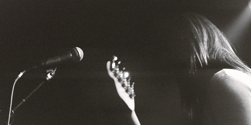 Zoe Mya presenta el videoclip de "Lejos de Acá"